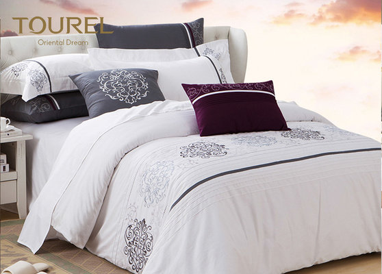 China 300TC Satin Hotel Quality Bed Linen Custom Embroidery Hotel Duvet Cover Sets supplier