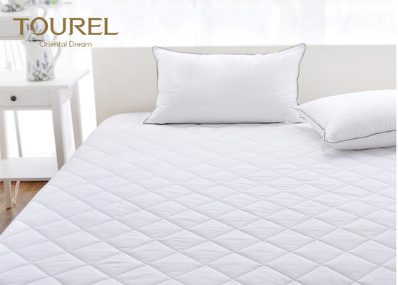 China Polyester Hotel Mattress Protector Cover Waterproof Quilted Mattress Protector supplier