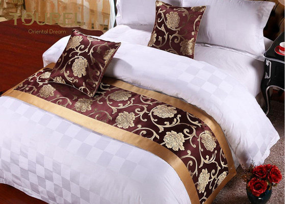 China Hotel Decorative Linens Jacquard Bedding Set 100% Polyester Queen supplier