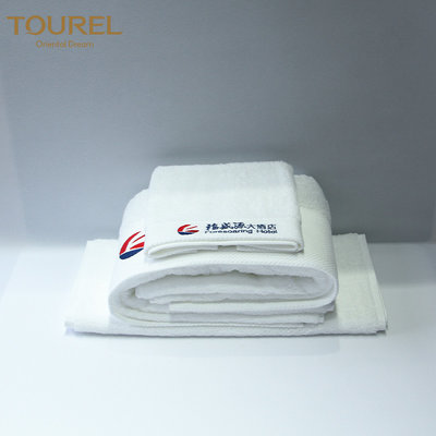China 5 Star Luxury Hotel Towel Set Embroidered Prestige Hotel Logo Smooth Feels supplier