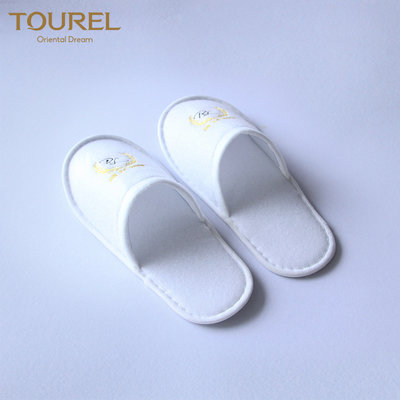 China 100 Pairs Wedding Slippers for Guests Bride Bridesmaid With Personalised Logo supplier